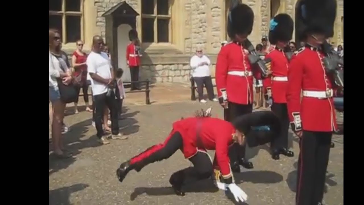 5 Moments Of Queens Guards Falling Over!