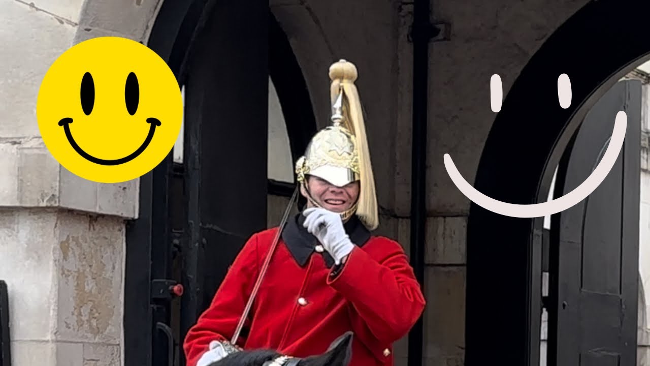 King’s Guard Caught Smiling in a Truly Beautiful Moment